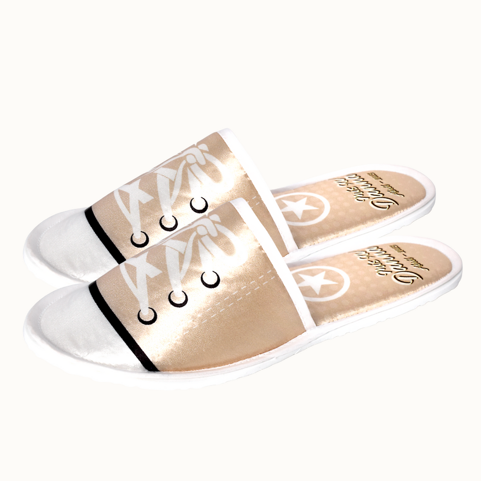 Pantuflas tipo tenis beige – Pantufiesta